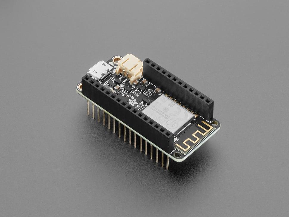 Adafruit Feather HUZZAH montado com ESP8266 WiFi com conectores ...