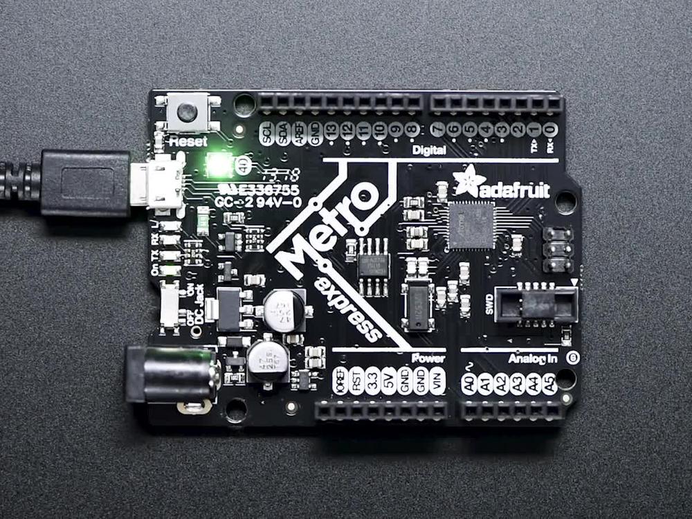 Adafruit Metro M0 Express Suunniteltu Circuitpythonille Opencircuit